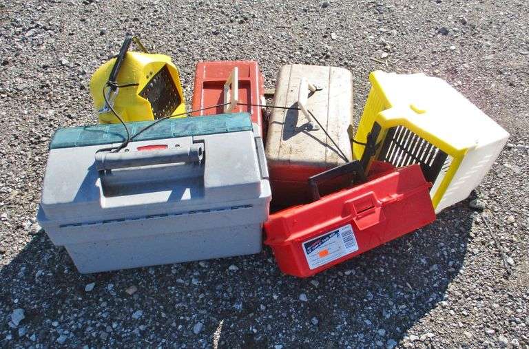 (6) Fishing containers, includes: 4- Tackle boxes, and 2- Minnow ...