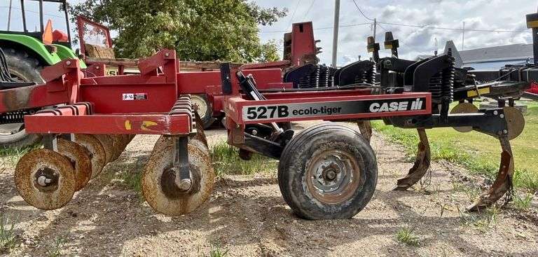 Case IH Ecolo-Tiger 527B 5-Shank Disk Ripper, 12' Wide Coverage, Unit ...