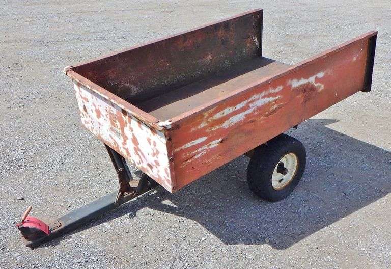 Behind wagon - Albrecht Auction Service