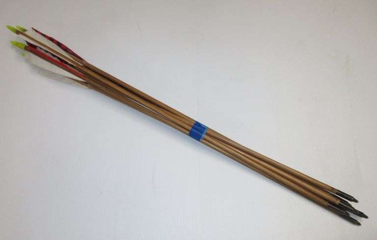 (7) Wood/fletched arrows with field tips, 28"-29", good - Albrecht ...