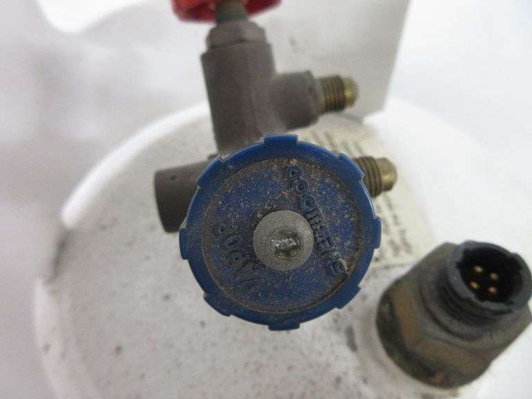 Empty refrigerant recovery tank - Albrecht Auction Service