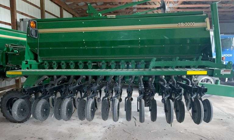 2010 Great Plains 3S-3000 Grain Drill, 7.5" Spacing, Heavy Duty Tires ...