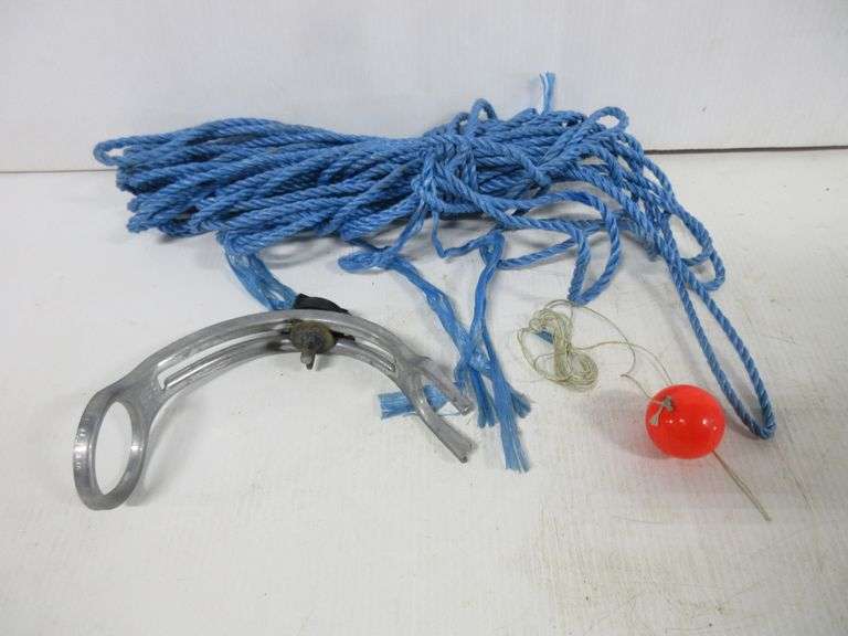 (4) Pole holders, Trolling speed indicator, Misc. rope and hooks ...