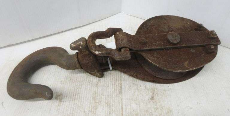 Large snatch block - Albrecht Auction Service