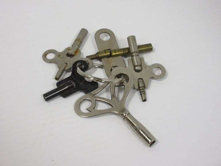(5) Antique clock keys, various sizes, in excellent condition ...