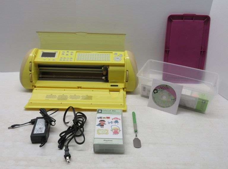 Cricut Expression machine, model CREX001; Tote of accessories ...
