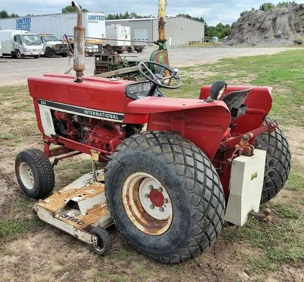 International 284 Tractor, (1800 Hours), Belly Mower, Comes with the 3 ...
