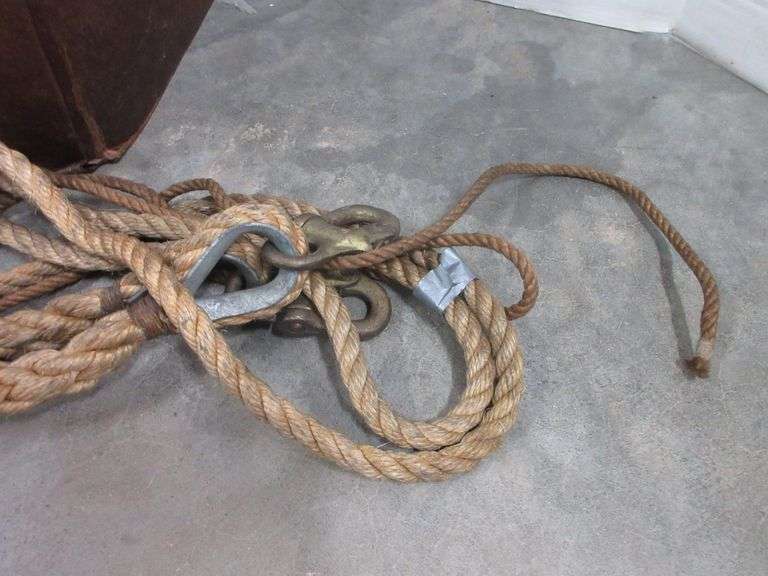 (4) Rope tie downs with hardware, good - Albrecht Auction Service