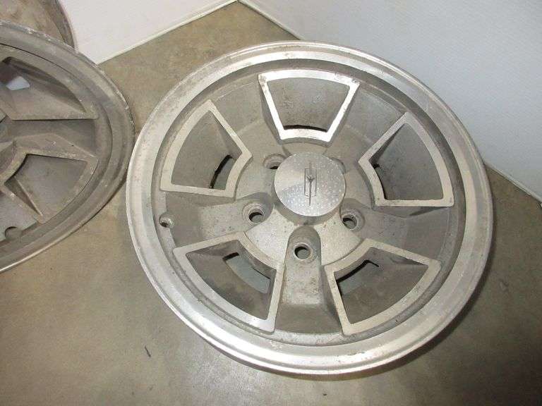 (2) 1979 Hurst Olds N78 wheels, 15"Dia, used - Albrecht Auction Service
