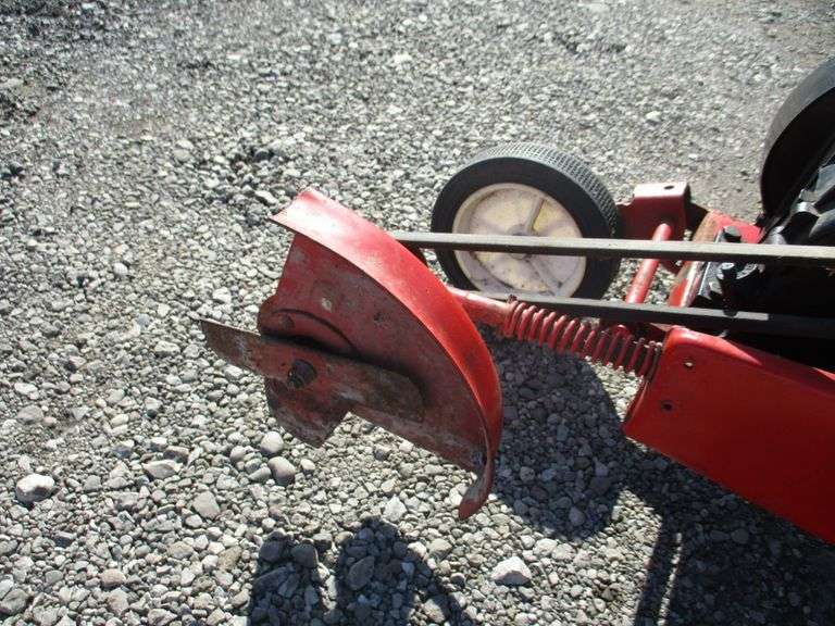 Briggs and Stratton trim all edger, stored, as is - Albrecht Auction ...