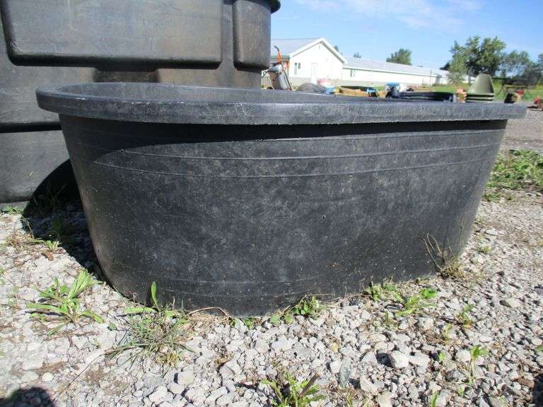 40-gallon tuff stuff water trough, 38"W x 27"D x 13"H, no leaks, fair ...
