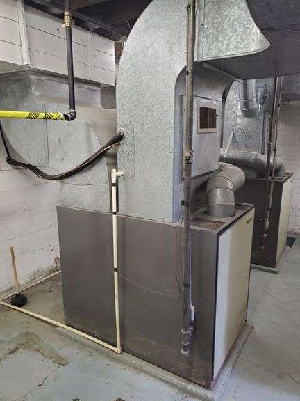 Moncrief 200,000 BTU natural gas furnace with air conditioning unit ...