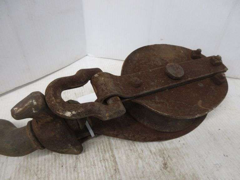 Large snatch block - Albrecht Auction Service