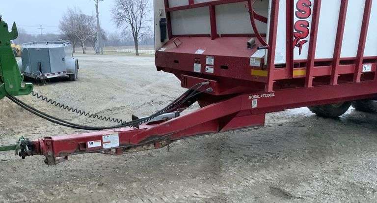 2014 Meyer 8126RT Boss Forage Wagon, 26'L, Web Rear Unload, Rear Gate ...