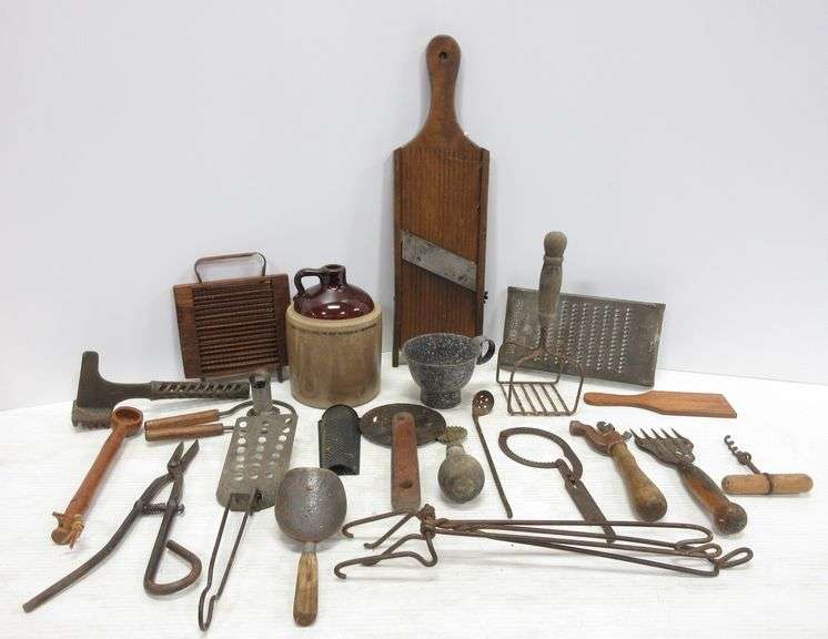 Old kitchen tools - Albrecht Auction Service