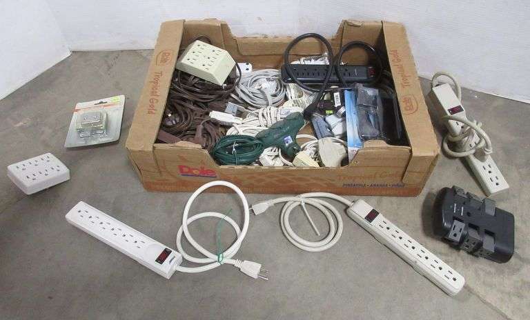 (2) Extension cord adapters, (4) Strip plugs transformer - Albrecht ...
