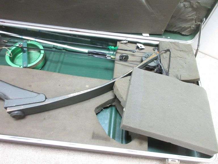Vintage compound bow with hardside case and accessories, Darton Model ...