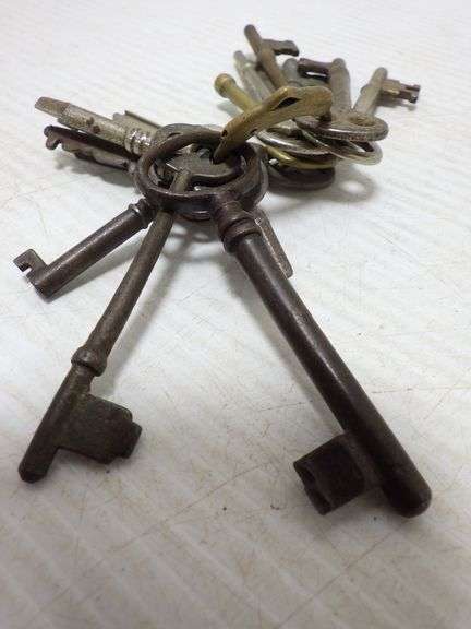 (15) Antique assorted keys, skeleton and crooked teeth, some look like ...