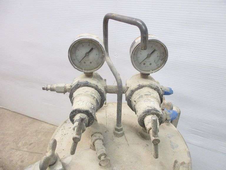 DeVilbiss PT II pressure tank - Albrecht Auction Service
