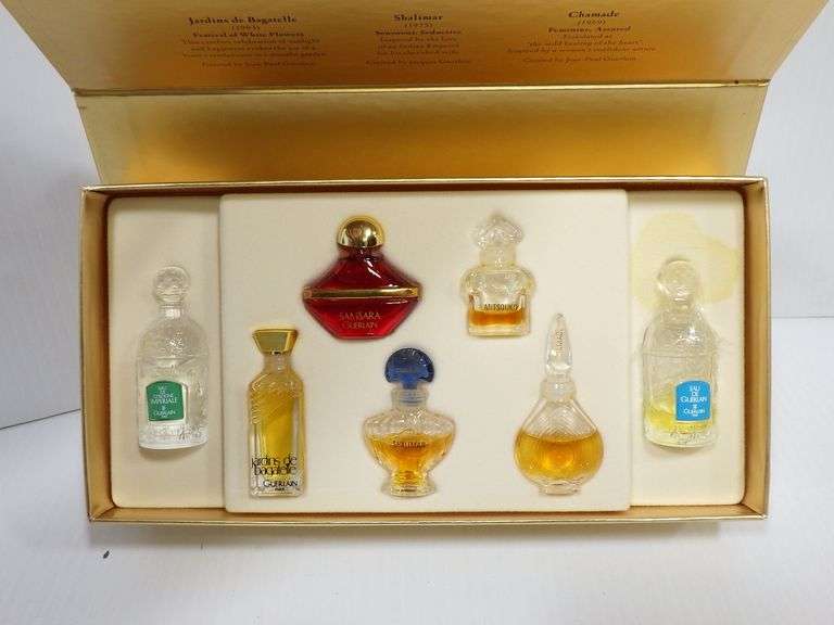 Older Guerlain Paris fragrance masterpiece with (7) miniature bottles ...