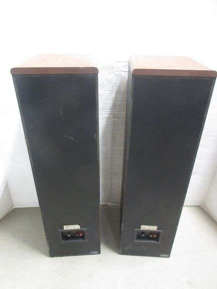 Pair of classic floor standing advent heritage speaker, 38"H, cases are ...