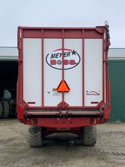 2014 Meyer 8126RT Boss Forage Wagon, 26'L, Web Rear Unload, Rear Gate ...
