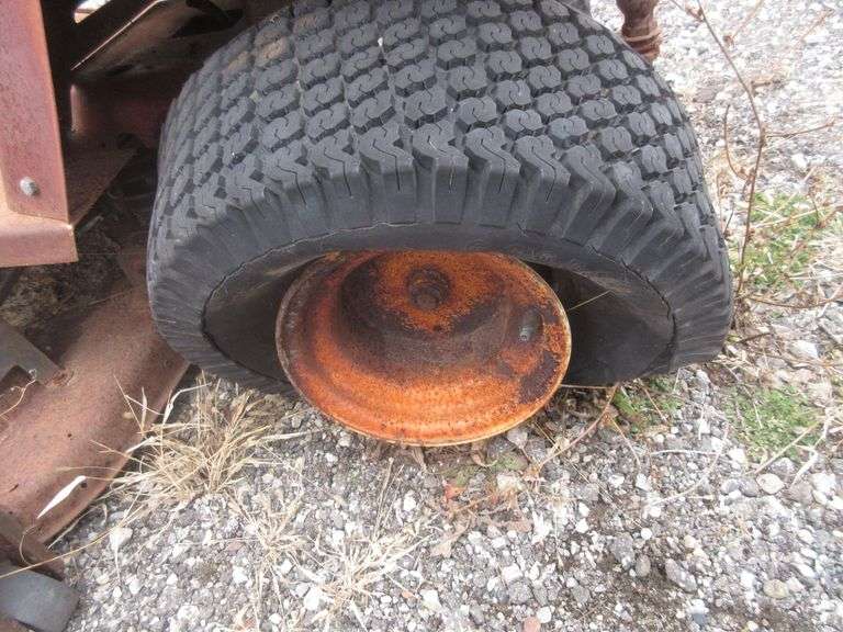 Murray riding mower, 42", heavy wear, needs tires - Albrecht Auction ...