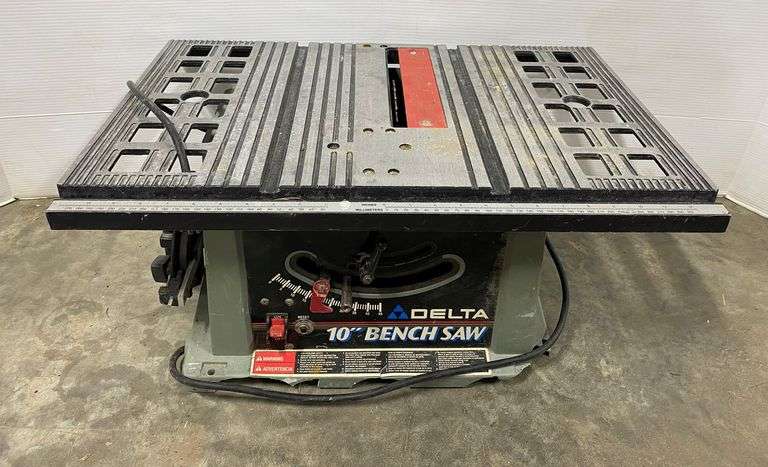 Delta 10" table saw, works - Albrecht Auction Service