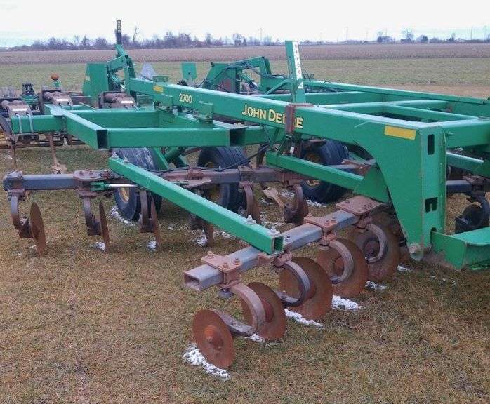 John Deere 2700 Ripper with Rolling Baskets, 9-Shank, 24" Spacing, Lots ...