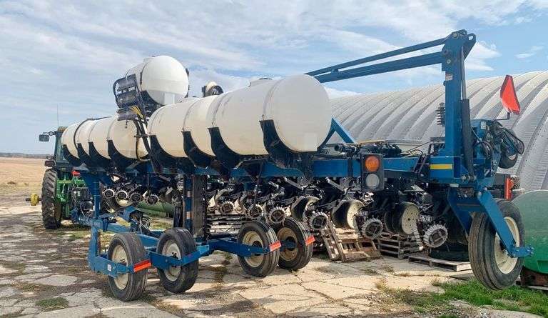 Kinze 3600 Corn Planter, Furrow Jet 2 In-Furrow System, Precision ...