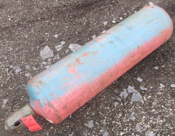 100 lb. Acetylene dissolved tank, full - Albrecht Auction Service