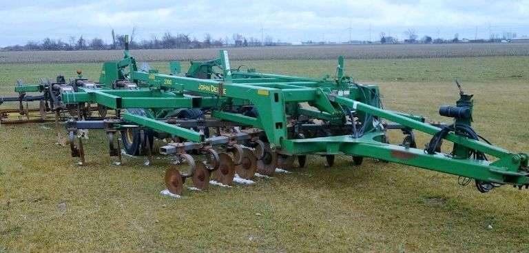 John Deere 2700 Ripper with Rolling Baskets, 9-Shank, 24" Spacing, Lots ...