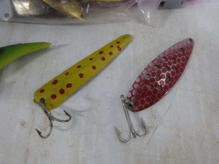(22) Assorted fishing spoons: 1- Spinner, 10- Flatfish - Albrecht ...