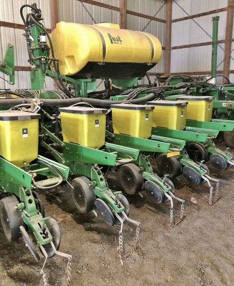 2008 John Deere 1770NT Planter, 24-30" Row, 2-Section Hydraulic Drive ...