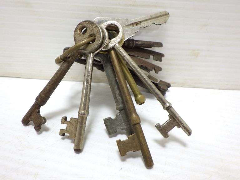 (15) Antique assorted keys, skeleton and crooked teeth, some look like ...