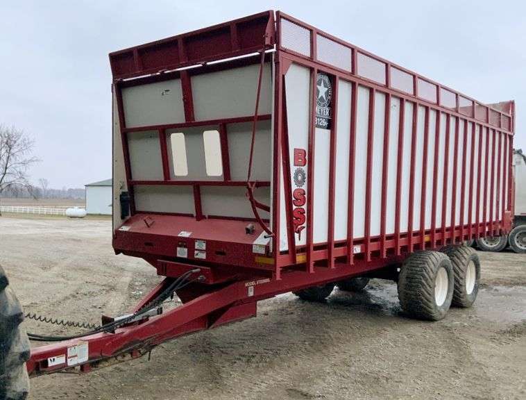 2014 Meyer 8126RT Boss Forage Wagon, 26'L, Web Rear Unload, Rear Gate ...