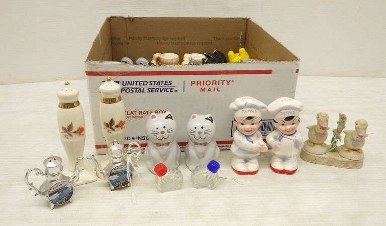 (10) Older occupied Japan salt and pepper sets, (17) Older salt and ...