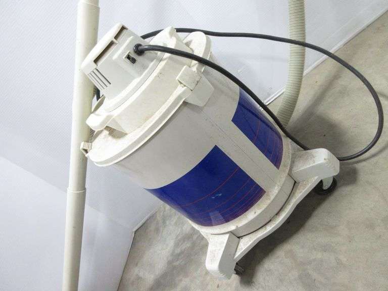 Older wet/dry Shop Vac, used, works - Albrecht Auction Service