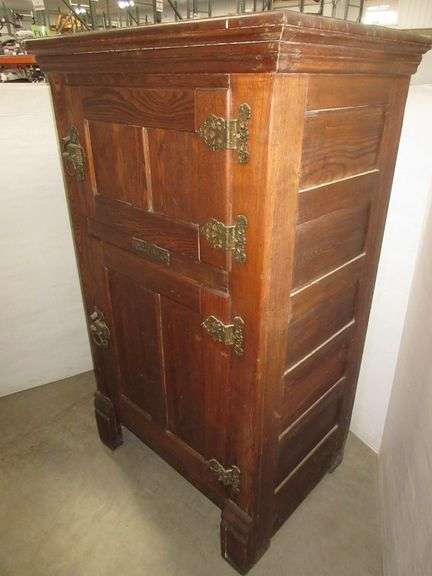 Large antique oak ice box, Michigan made by Belding's, 31 1/2"W x 22"D ...