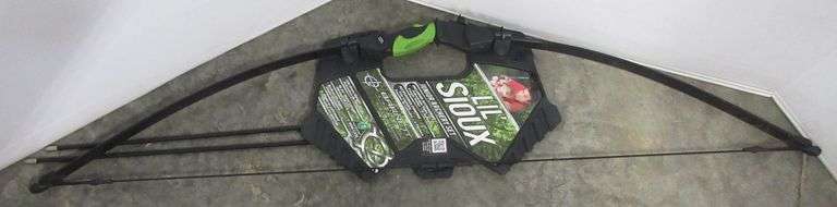 Lil Sioux bow and arrow, made by Barnett Archery, 15 lb. draw with pin ...