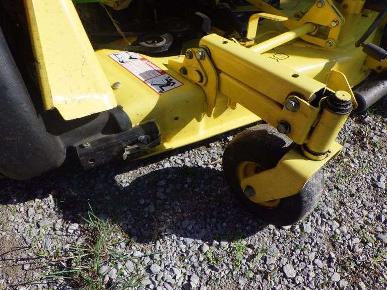 John Deere F525, rus and works well, has new battery and new deck belts ...