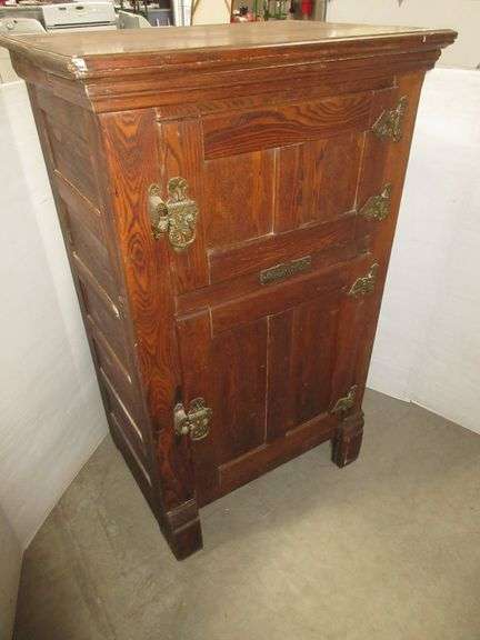 Large antique oak ice box, Michigan made by Belding's, 31 1/2"W x 22"D ...