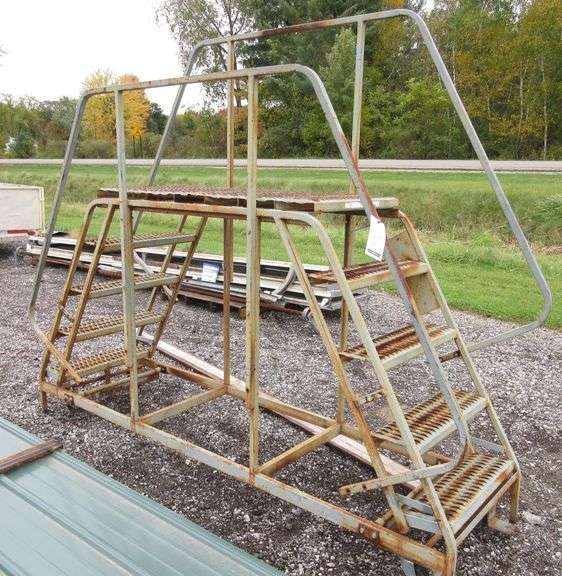 Rolling double staircase work platform, has wheels on all 4 corners ...