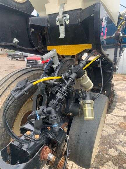 Kinze 3600 Corn Planter, Furrow Jet 2 In-Furrow System, Precision ...