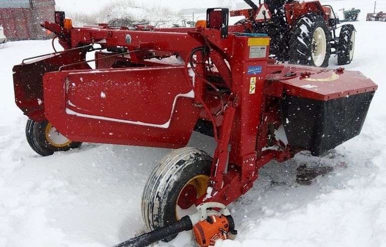 2016 New Holland H7220 Discbine, 9', Low Use - Albrecht Auction Service