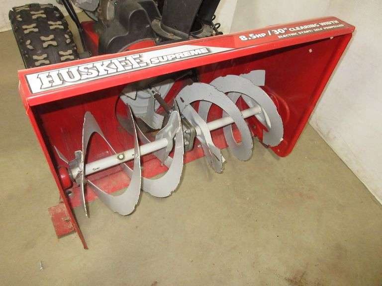 30" Huskee snow blower with 8.5 HP engine, approx. 250 hours, electric ...