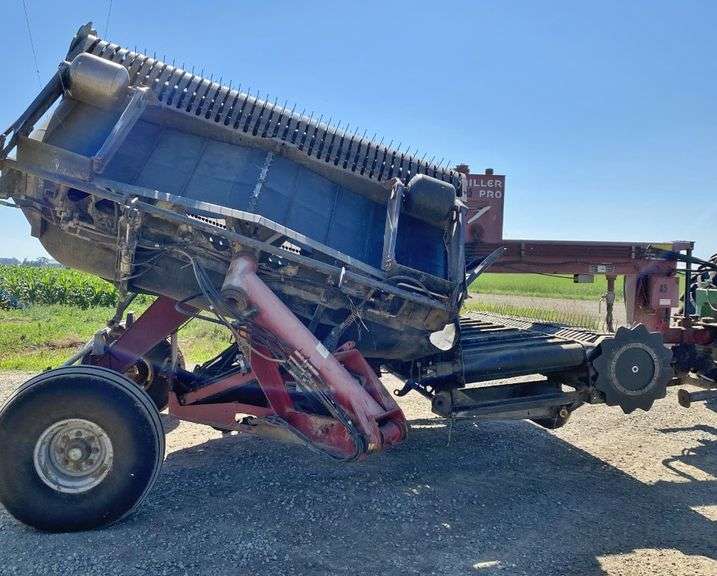 Miller Pro Avalanche 310 30' Continuous Hay Merger, Belts Operate Both ...