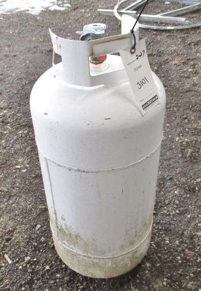 30 lb. propane tank, half full - Albrecht Auction Service