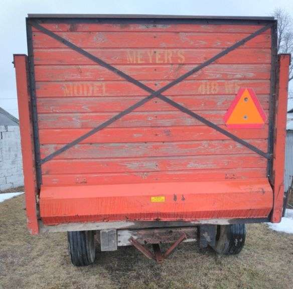 Meyers Chopper Box with John Deere Running Gear - Albrecht Auction Service