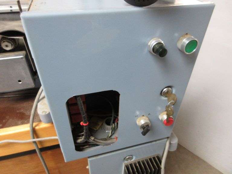 Triad milling machine - Albrecht Auction Service